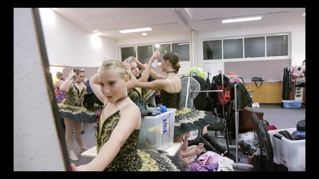 Vogue Performers Mannequin Challenge - YouTube