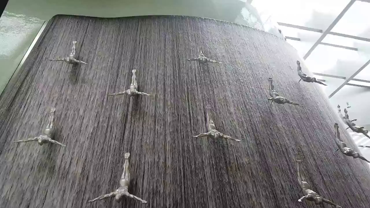 Beautiful Human Waterfalls in The Dubai Mall - YouTube