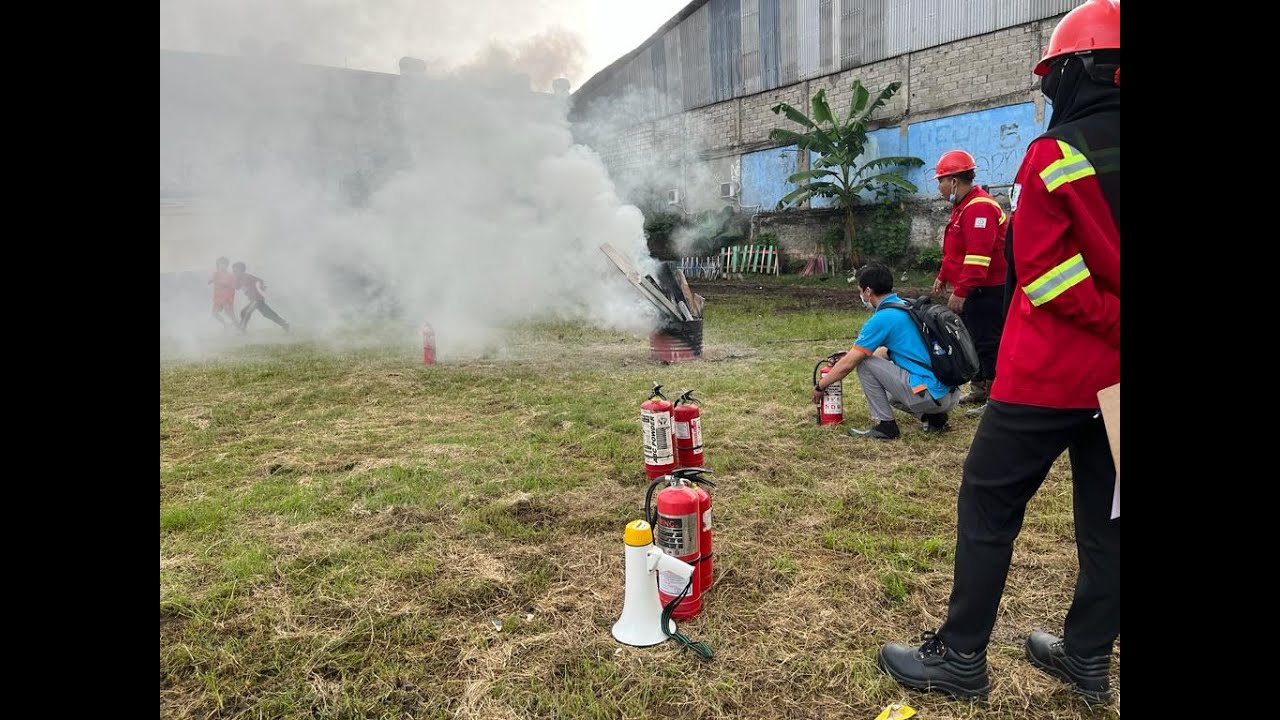 Latihan DAMKAR Pt JPC - YouTube