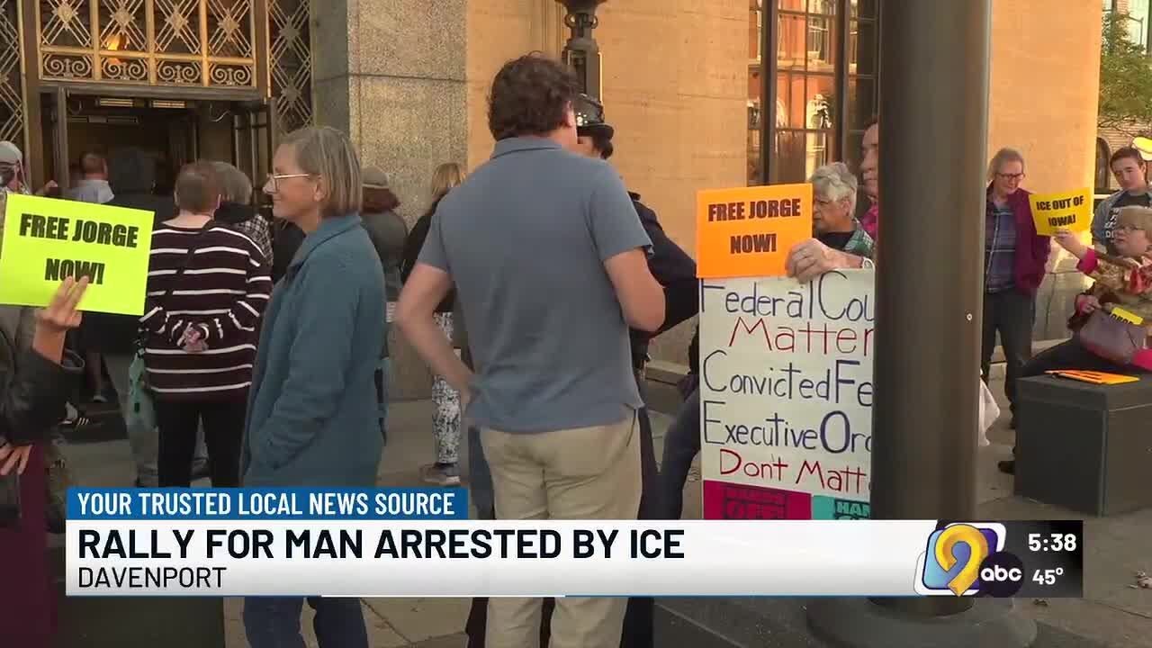 Dozens attend Davenport hearing of man detained by ICE - YouTube