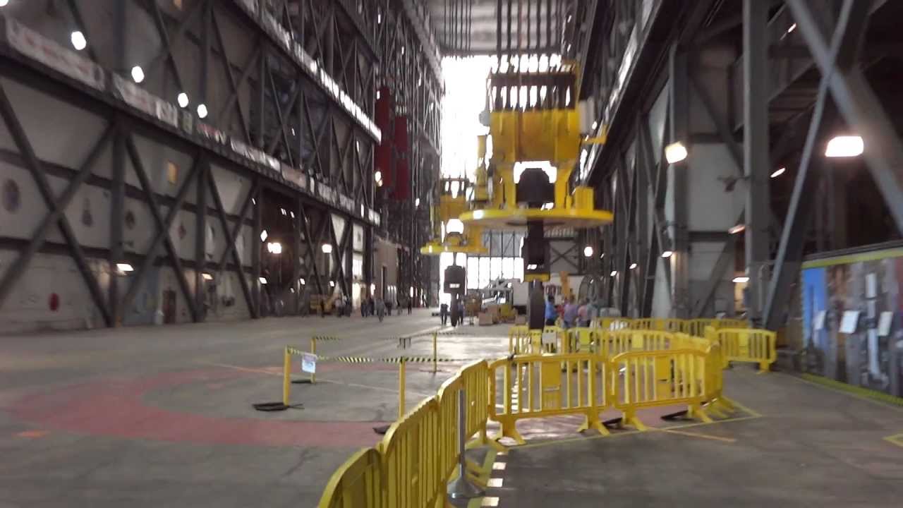 325 ton crane at NASA Kennedy Space Center - YouTube