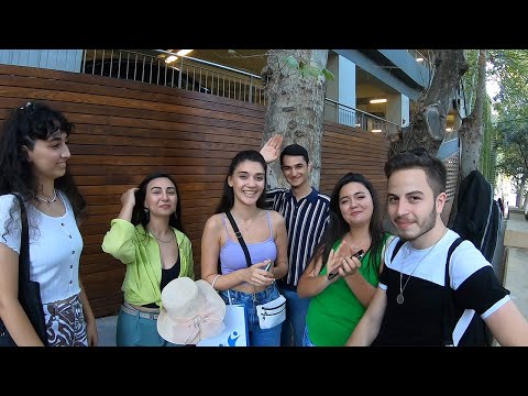 Azerbaycan'da gezebilmek için para kazanmaya çalışıyorum. Bana yardım ettiler mi? Bakü,Azerbaycan