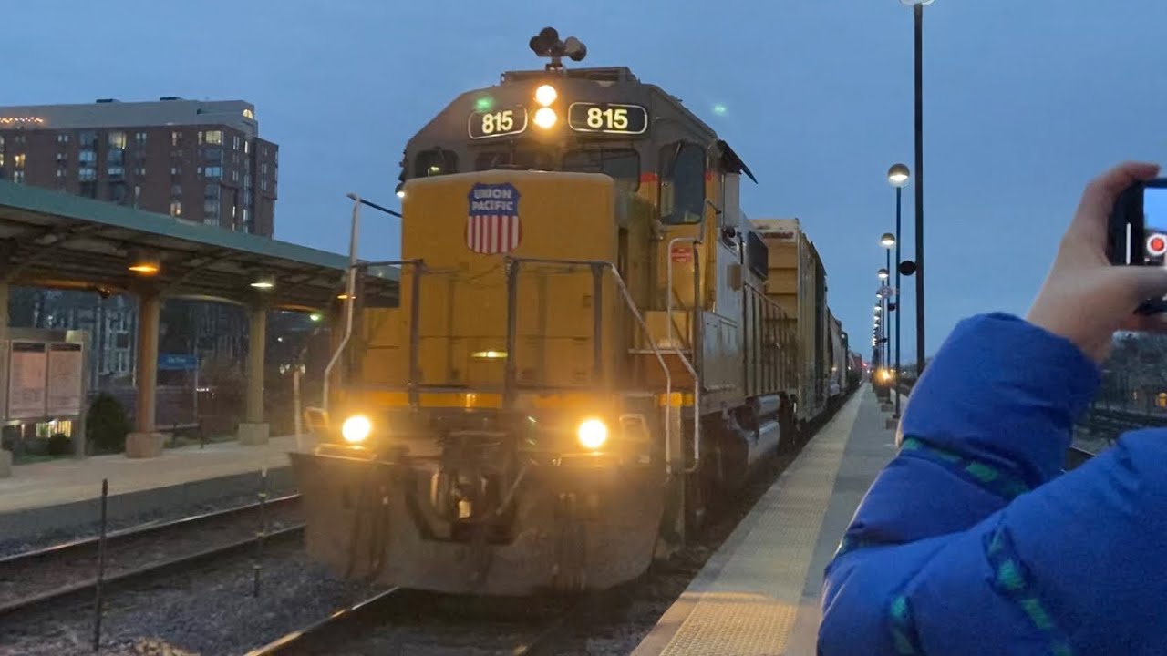 UP 815 leads YPR60 through Oak park, IL meeting Inbound #54 - YouTube