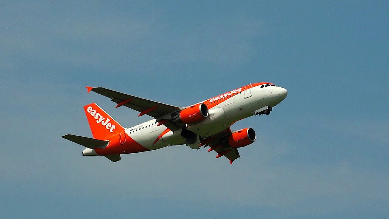 Airbus A319 in New EasyJet Livery Taking Off From Edinburgh Airport ...