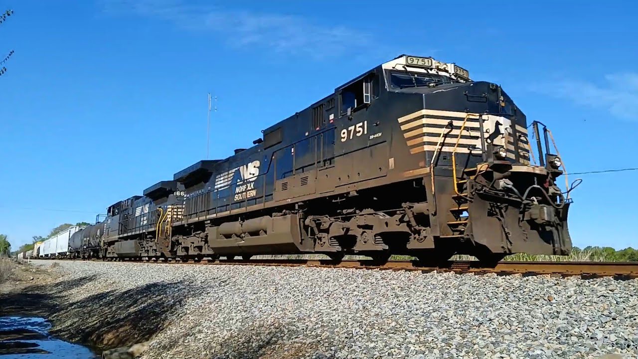 NS 9751 Leads Norfolk Southern Train 15R Into Chester SC On The NS R ...