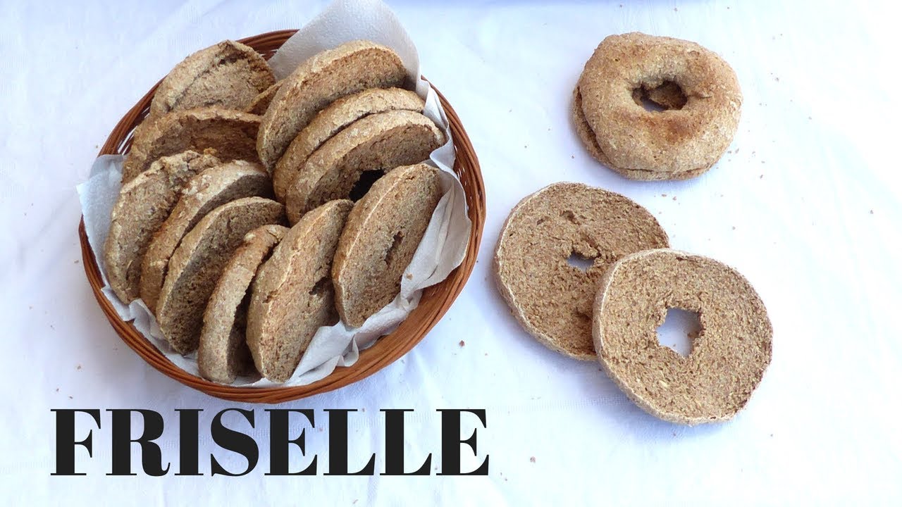 FRISELLE INTEGRALI fatte in casa + come condirle in modo semplice e ...