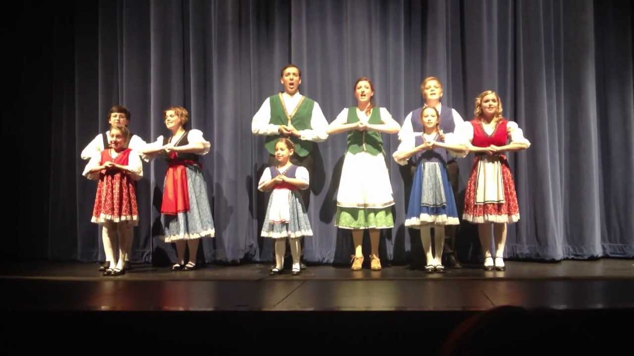 The Von Trapp Family Singers - YouTube