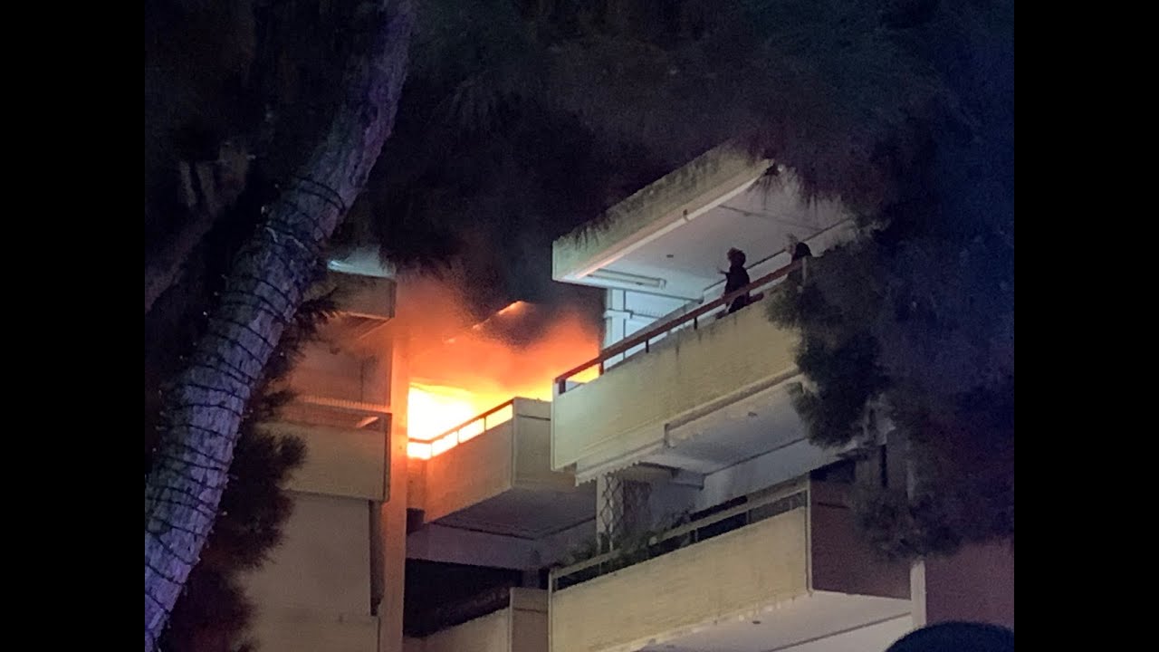 Φωτιά Στη Γλυφάδα 24.10.2021 Πλατεία Εσπερίδων Διαμέρισμα #φωτιά # ...