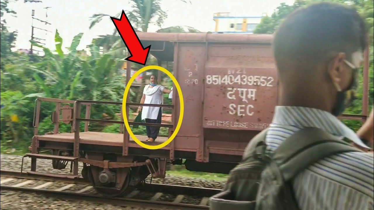 Power of Indian Woman 🔥 || Lady Goods Guard Doing Their Job Properly ...