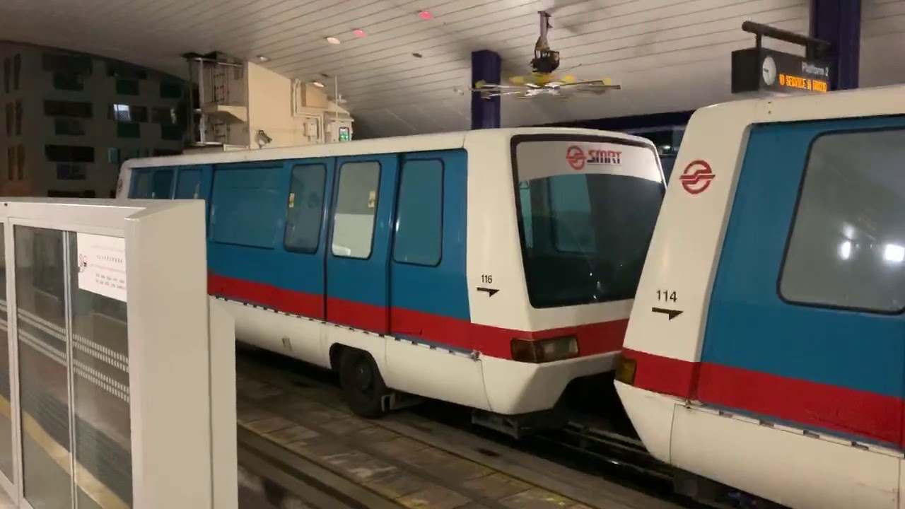 SMRT Trains BPLRT Bombardier Innovia APM 100 C801 [114/116] parking at ...