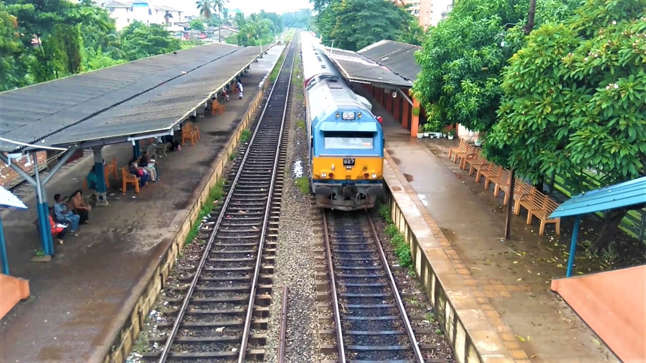 Class M9 Diesel Electric Locomotives - YouTube