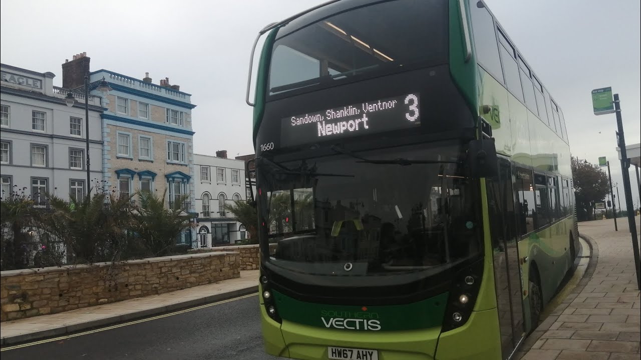 southern vectis 1151, 1152, 1520, 1525, 1613, 1660, 1693 on route 3, 4 ...