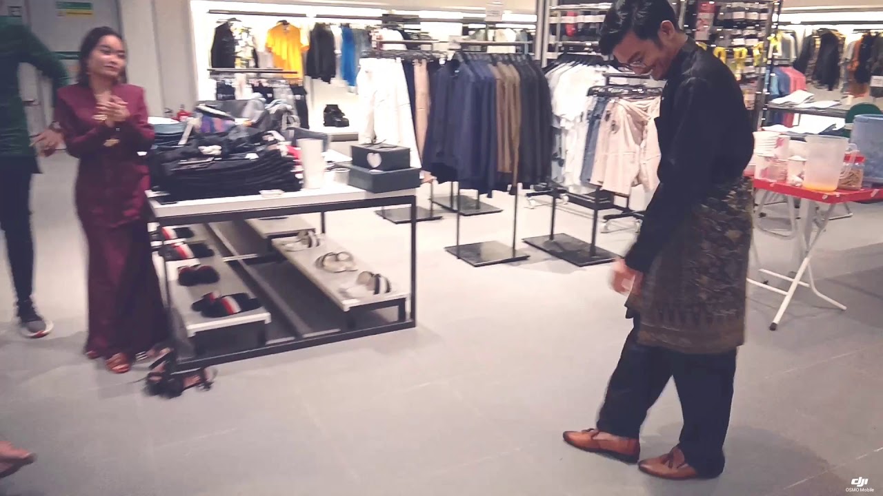 Zara Raya Fashion Show - YouTube