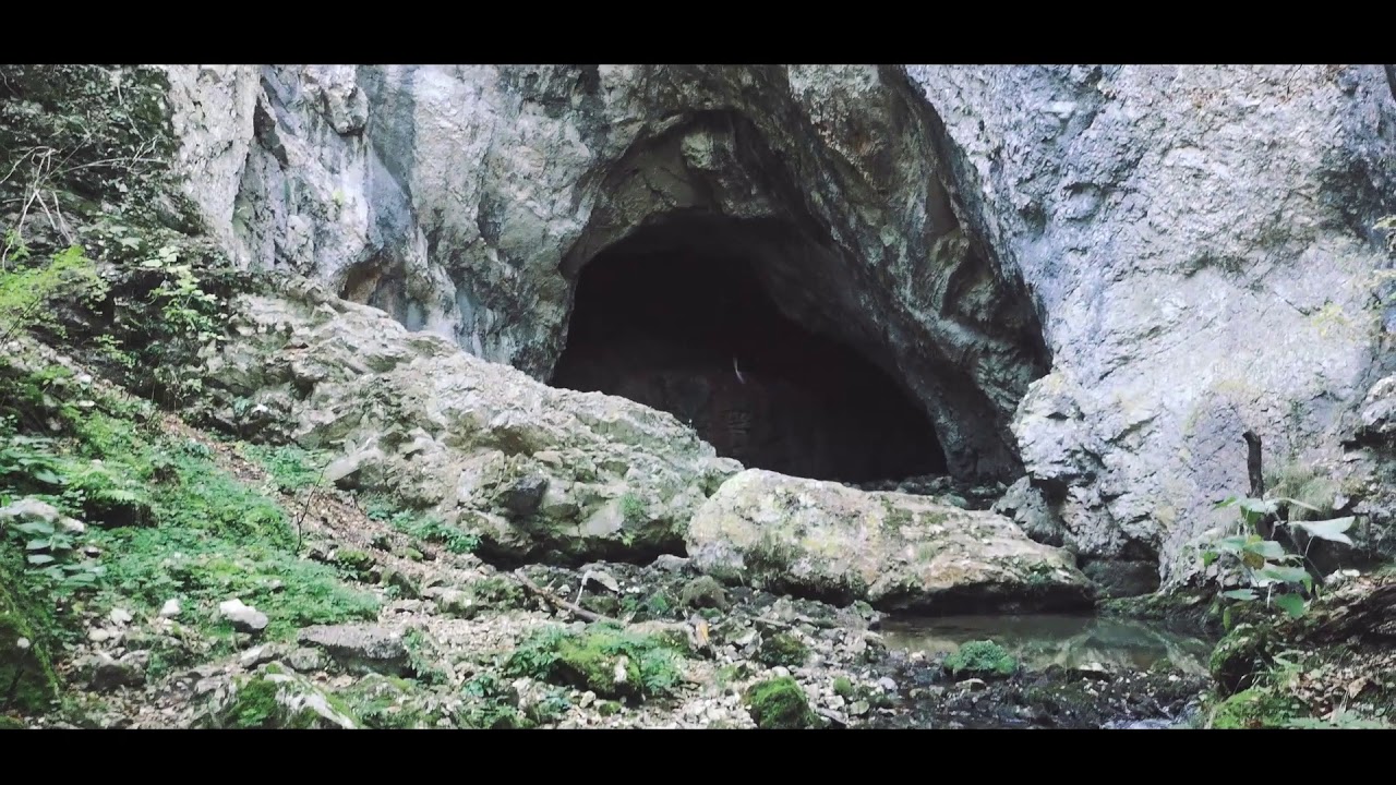 Pestera CIOCLOVINA si Agatarsii - YouTube