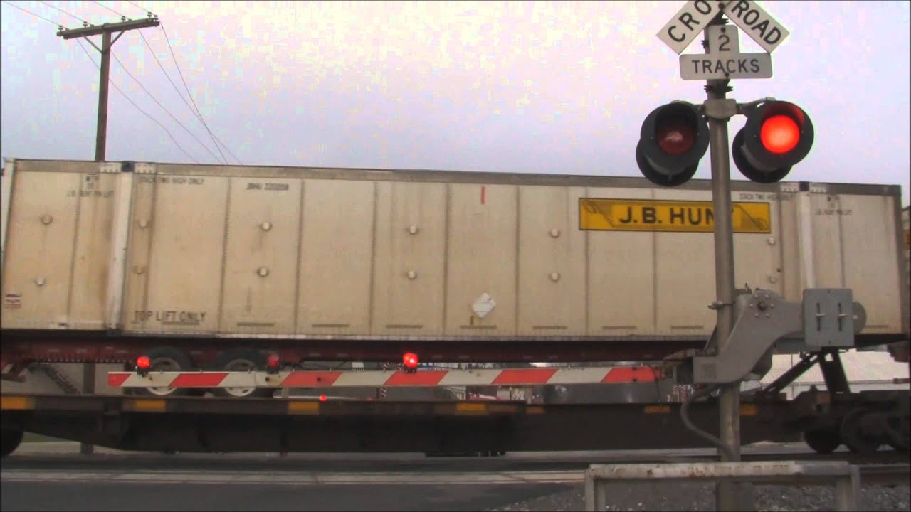 BNSF 7447, 7053, 6856, 6695 on WB BNSF Intermodal - Mazon, IL - Dec ...