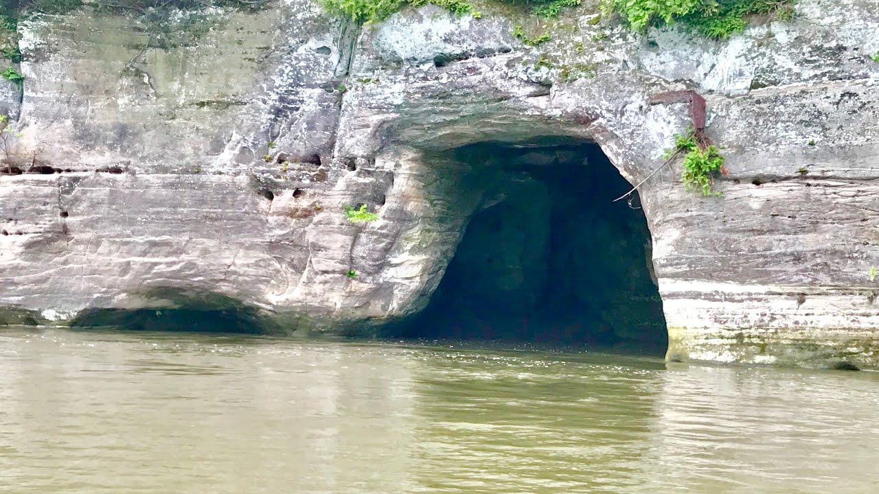 Kayaking into Caves of the Fox River, Illinois - YouTube