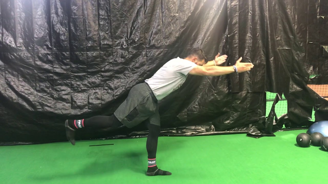 Alternating Reverse Lunge w/Overhead Reach to SLDL - YouTube