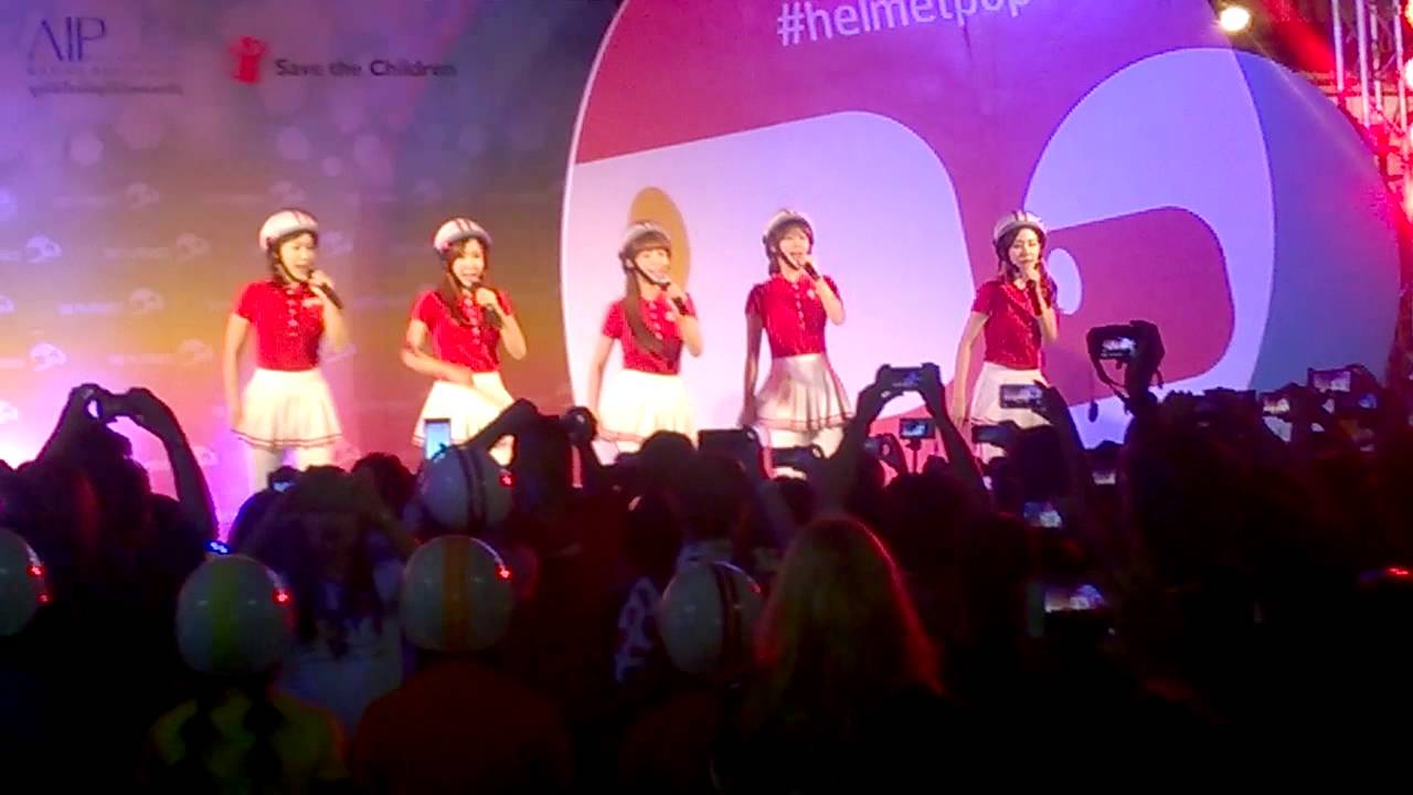 "Bar Bar Bar" Crayon Pop LIVE in Bangkok - YouTube