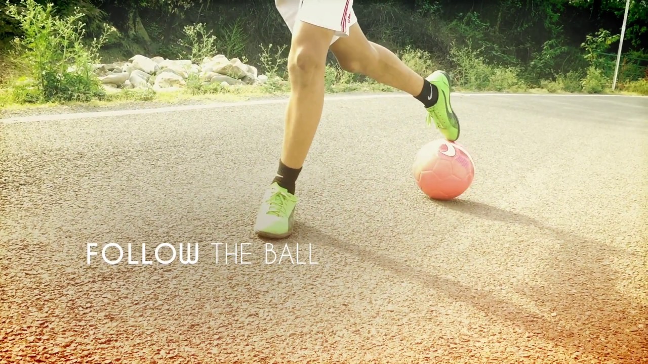 Learn mouse trap street football/soccer skill panna move - YouTube