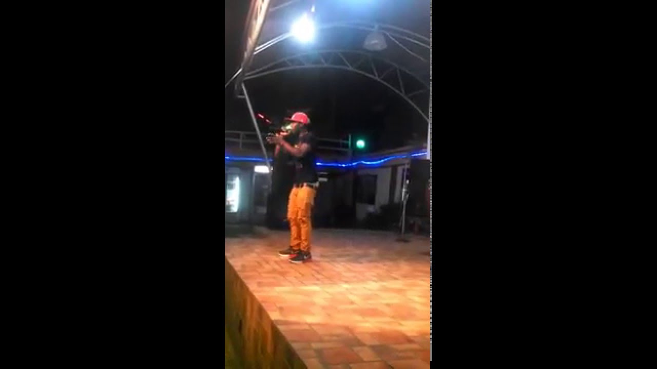 emikay a frestyle of me on stage - YouTube