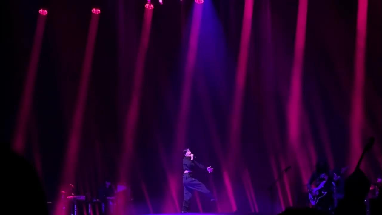 MITSKI - Pink in the Night - TLIIASAW tour - live in Paris @ Grand Rex - 17 May 2024 - YouTube