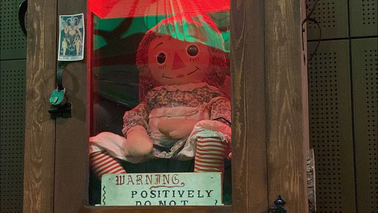 The REAL Annabelle Doll and HAUNTED Relics at the Warrens Paracon 2022 ...