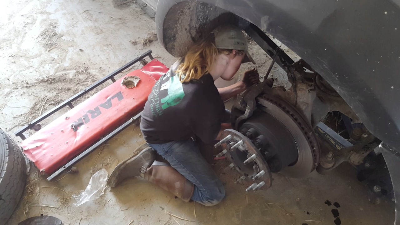 Taylor does Dodge Cummins 2012 5500 front brakes - YouTube