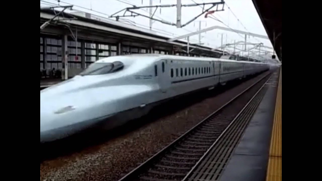 N700 series shinkansen 300km/h passed at himeji station - YouTube