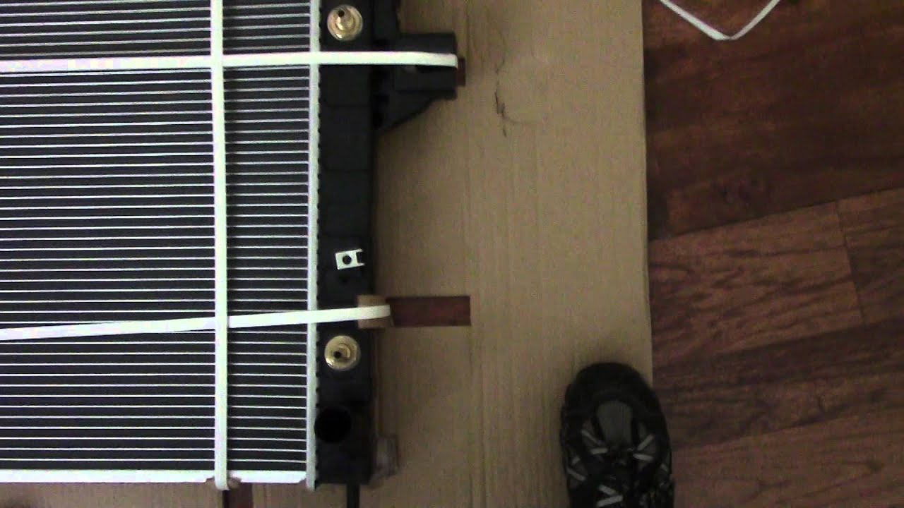 Jeep Grand Cherokee (WJ) Radiator: What does it look like? Attachement ...