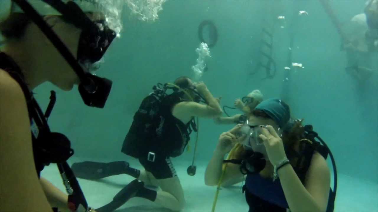 Corso Open Water CMAS PADI FIAS - Svuotamento Maschera - YouTube