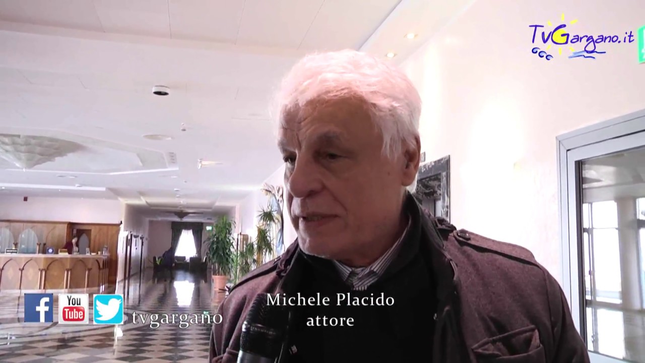 Michele Placido racconta Padre Pio - YouTube