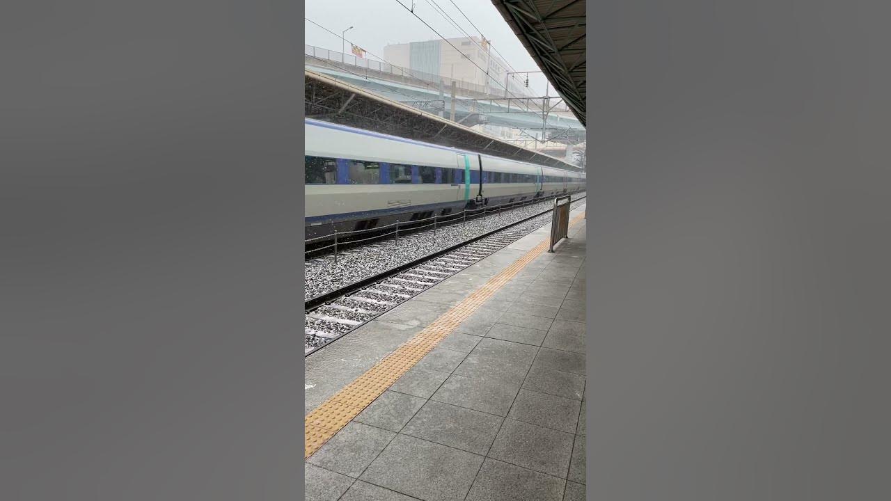 눈 오는 영등포역(feat. KTX) - YouTube