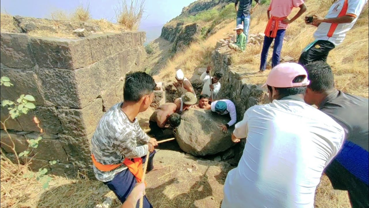वंदन गडावरचा अजून एक दरवाजा मोकळा | vandan fort - YouTube