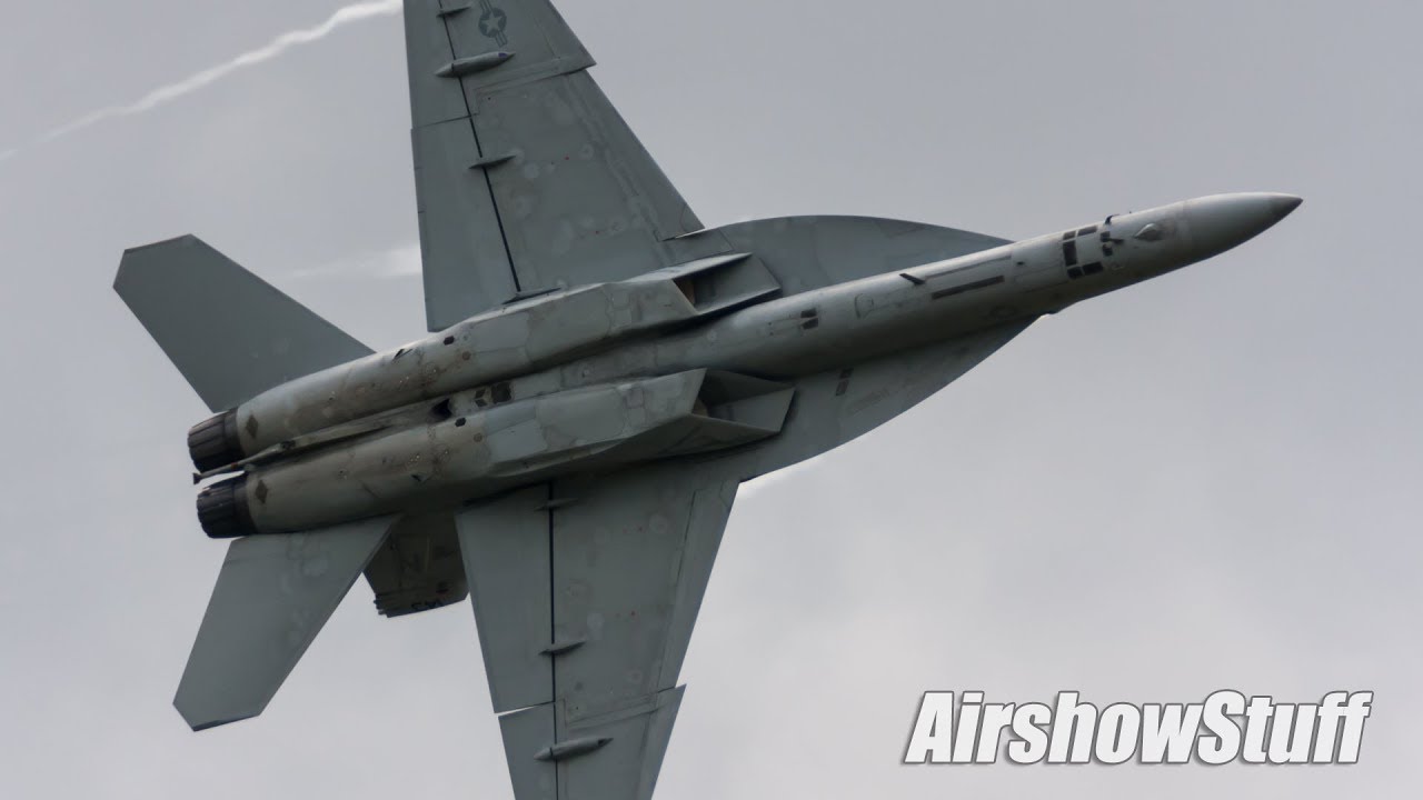 F/A-18F Super Hornet Flybys - Thunder Over Louisville 2018 - YouTube