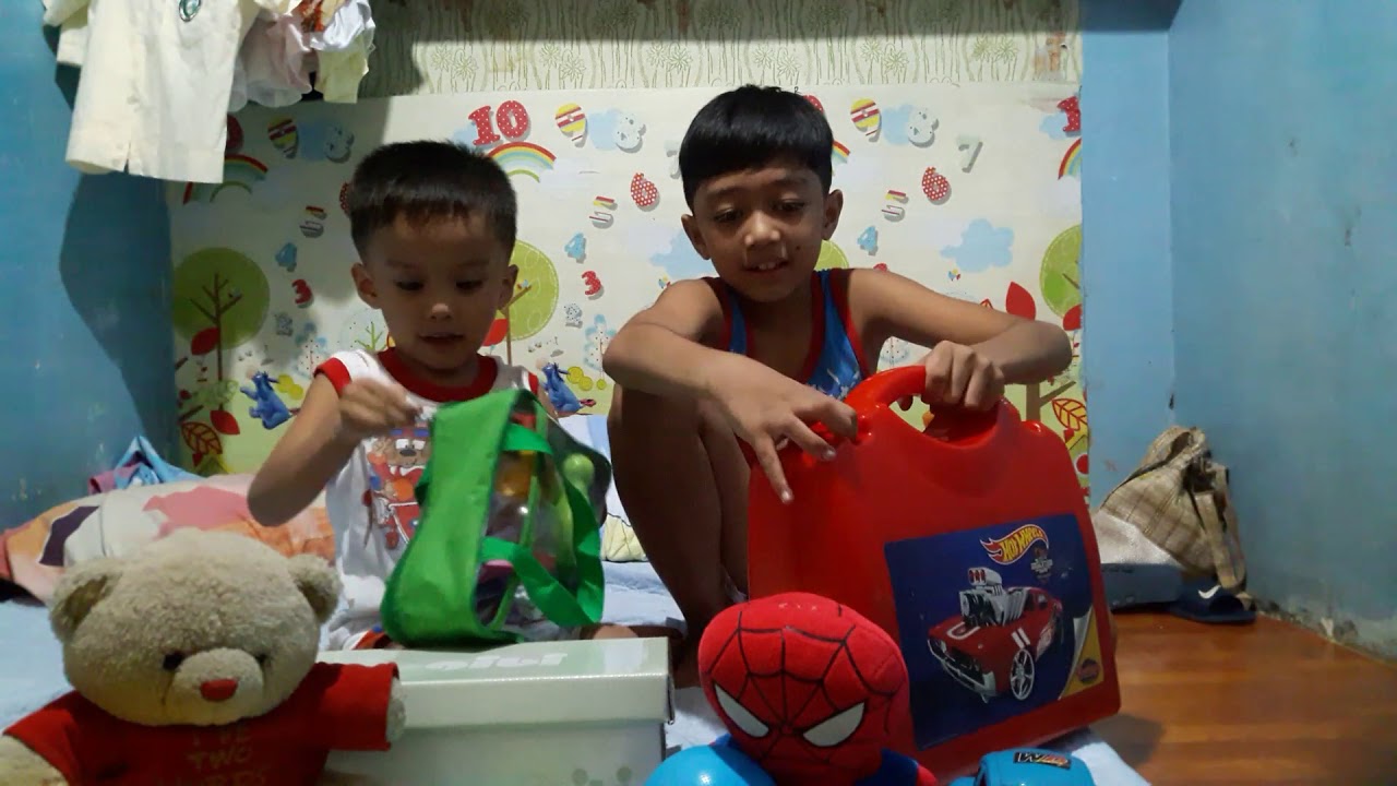 UNBOXING AND PLAYING TOYS IN A BAG - YouTube