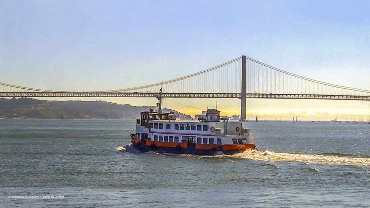 Transtejo de Lisboa ao Montijo pelo Rio Tejo - YouTube