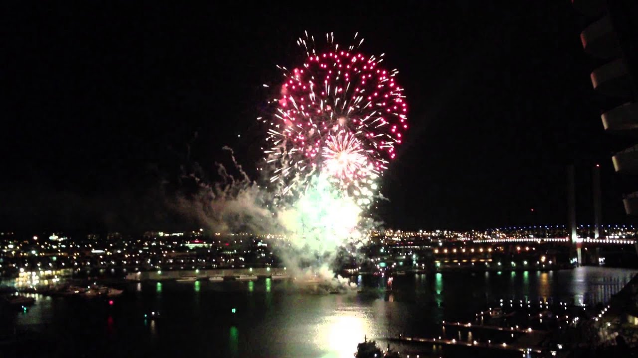Docklands Fireworks - YouTube