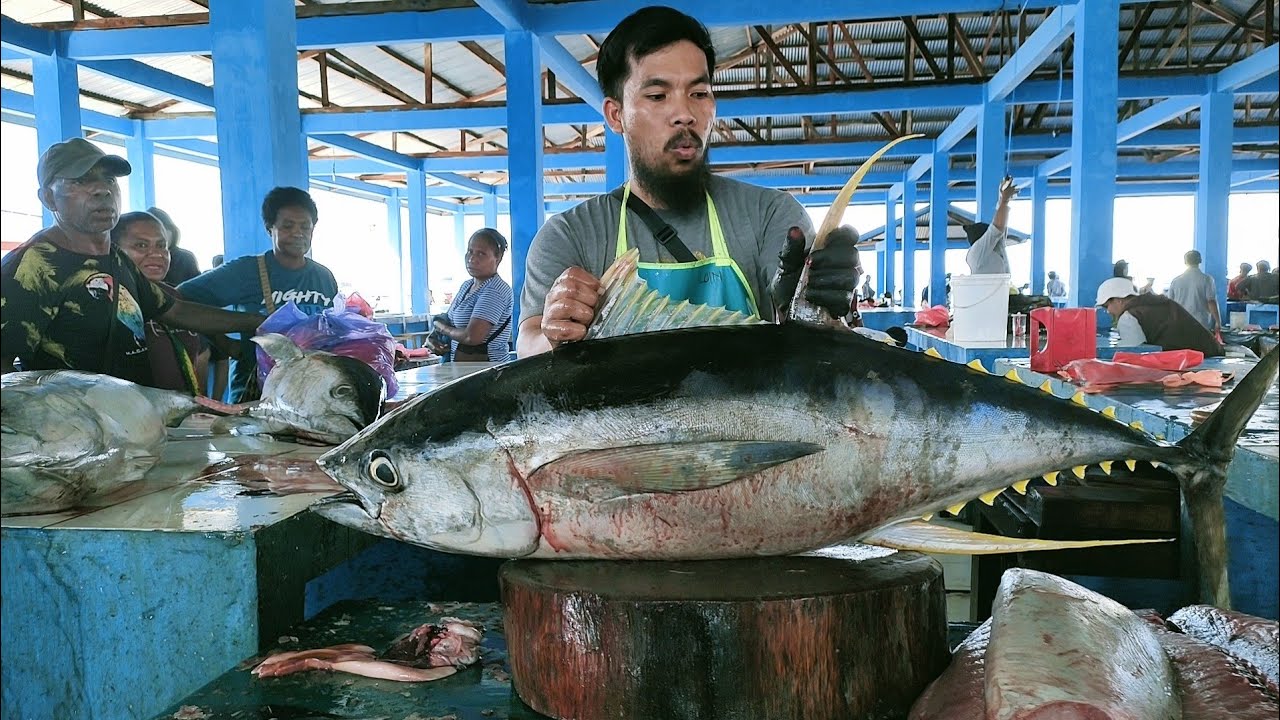The world's most expensive cut of tuna - YouTube