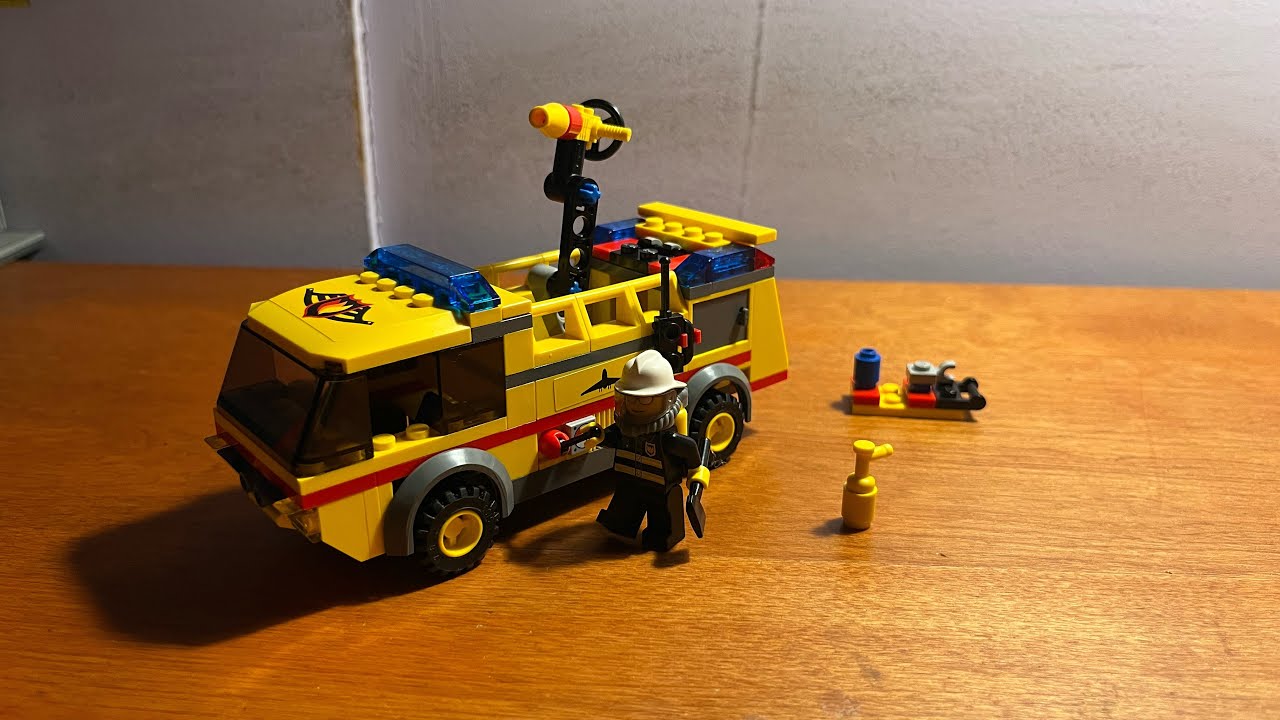 Building a LEGO Set: LEGO 7891 Airport Fire Truck - YouTube