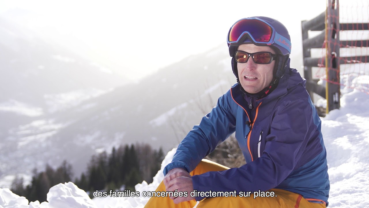 Descendre les pistes grâce au dualski - YouTube