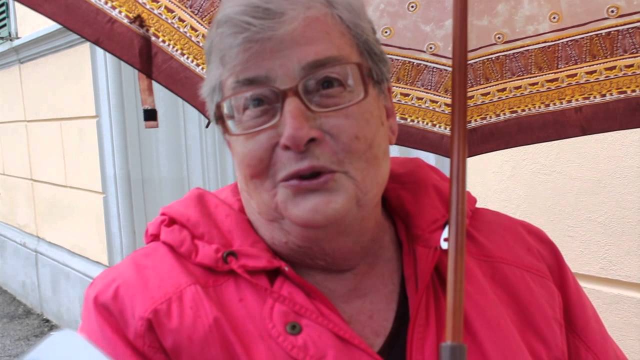 Maria Gioia Manfredi: "I giovani devono andare all'estero" - YouTube