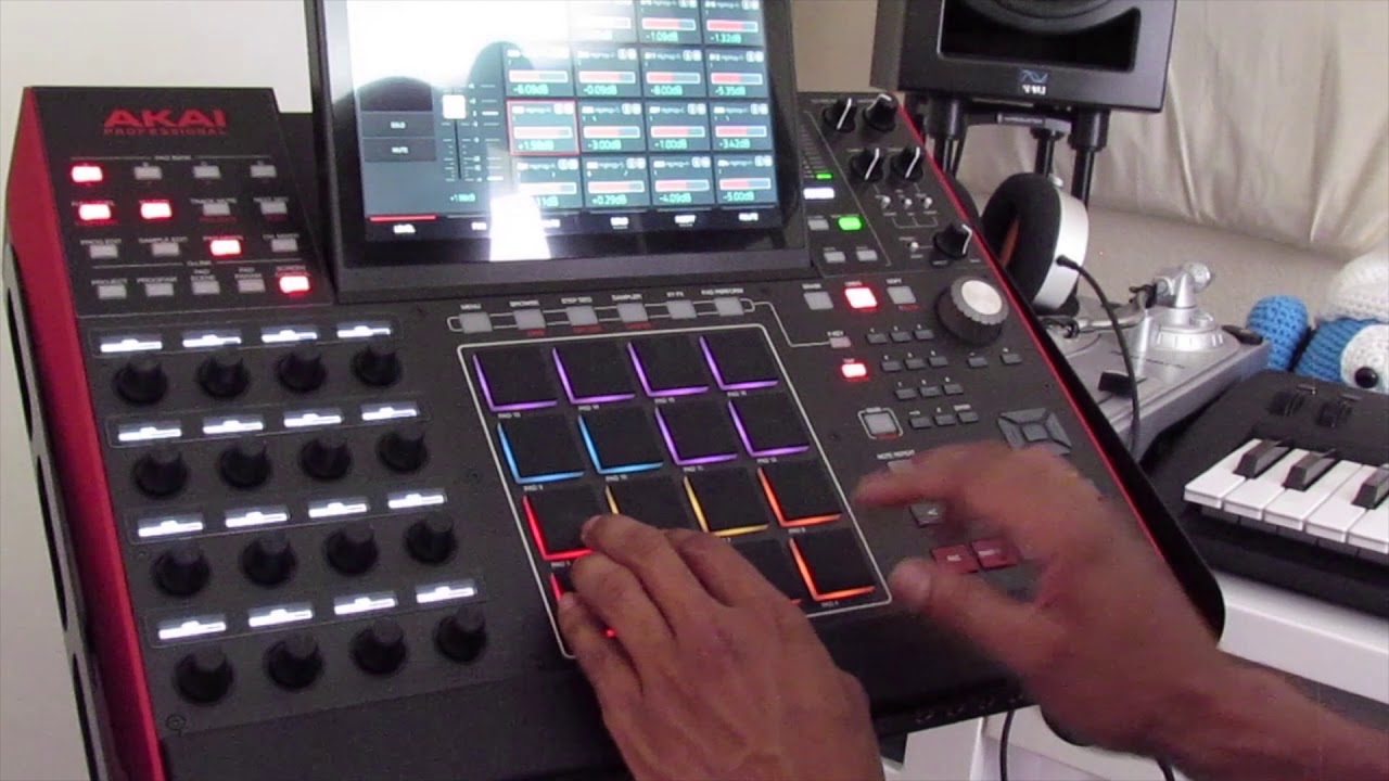 Akai MPCX: The making of She Move - YouTube