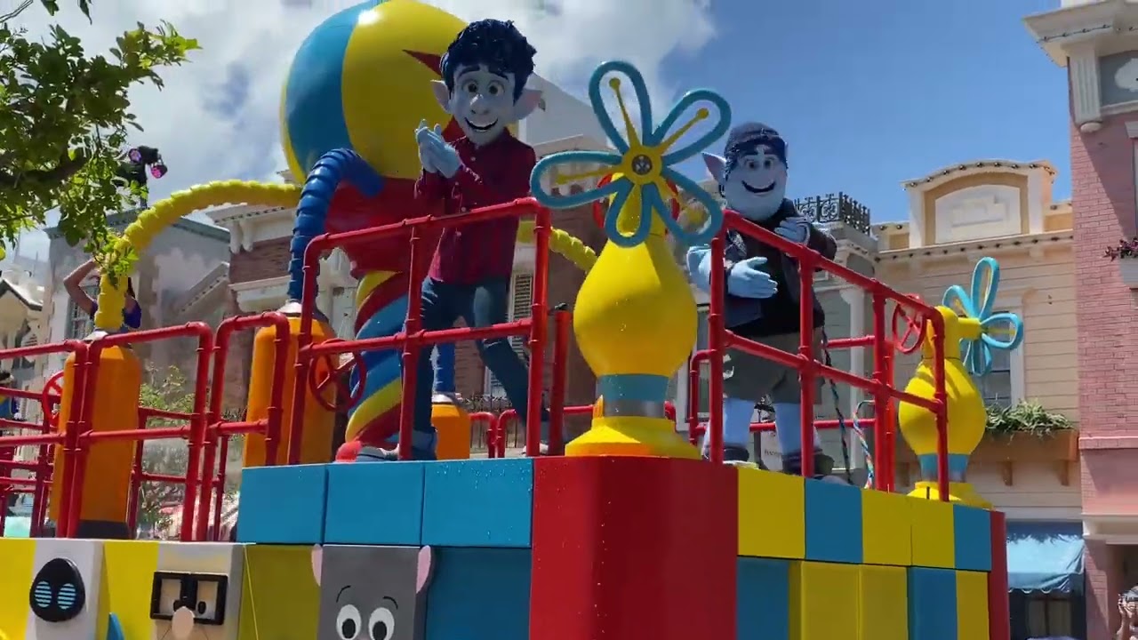 Pixar Water Play Street Party@20220821 - YouTube