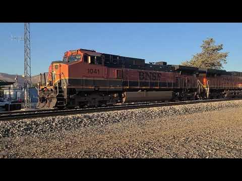 H1 Leader on BNSF Intermodel at the Tehachapi Depot - YouTube