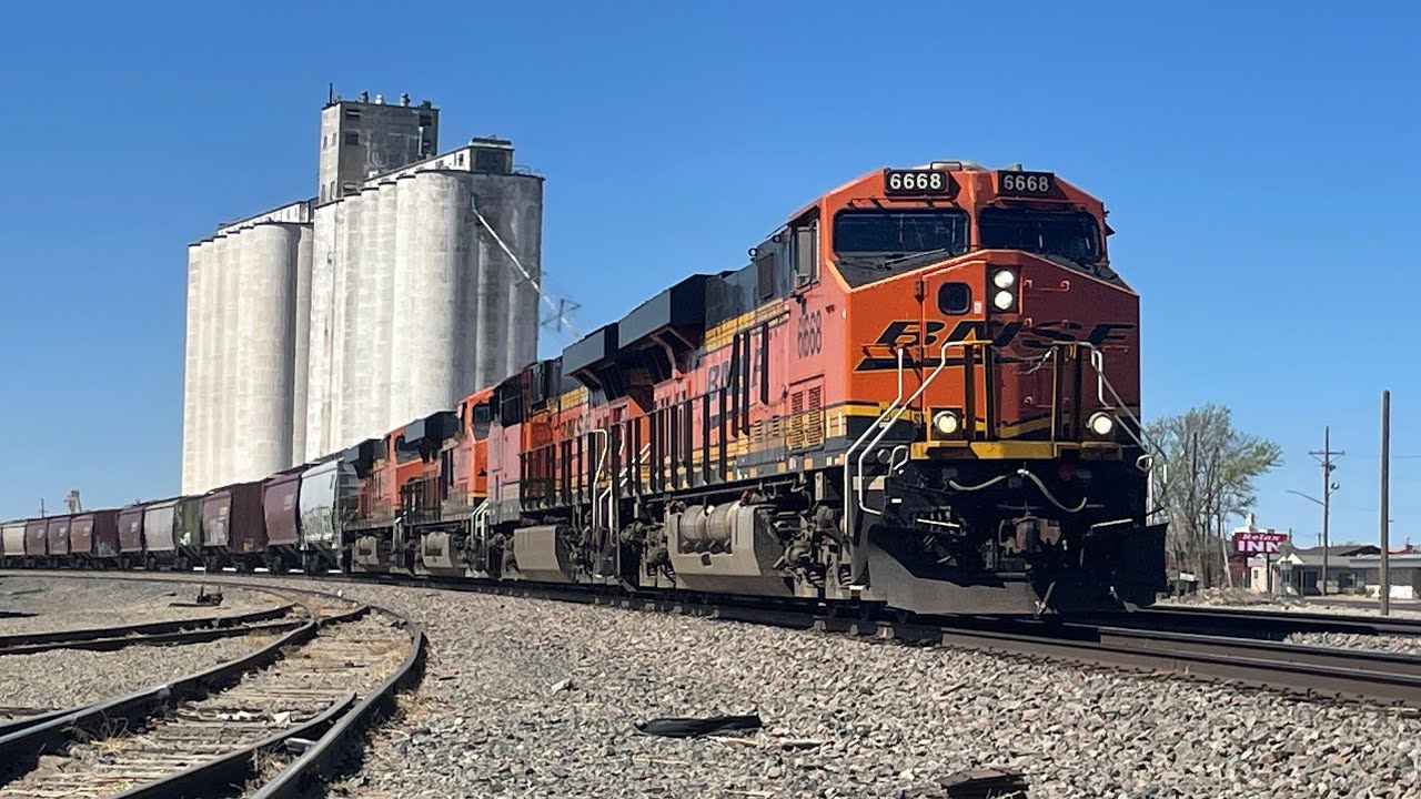 BNSF Puts On A Show On The Southern Transcon In Texas April 2023 Part 1 ...