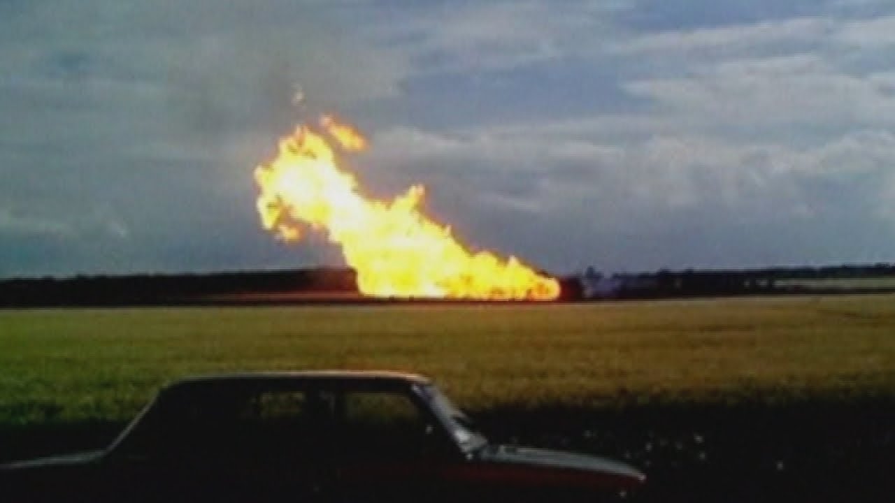 Huge Ukraine gas pipeline explosion 'caused by bomb' - YouTube
