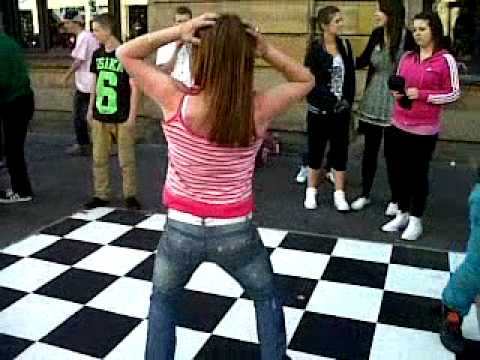 scary junkie dancing - YouTube