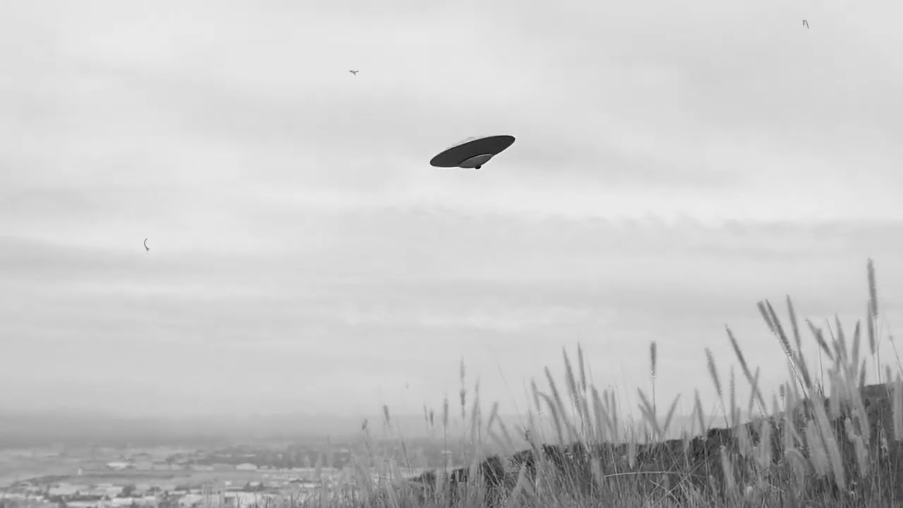 No copyright UFO flying | Aliens in the sky | Unidentified flying ...