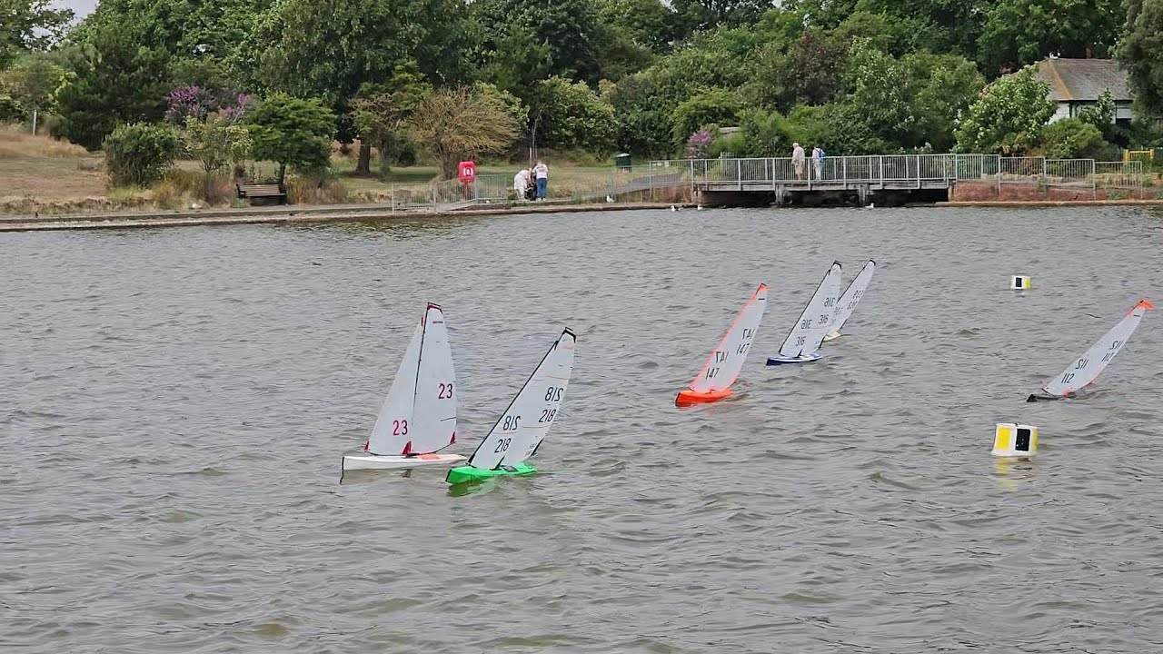 DF 95 practice day at the Eastbourne model boat club - YouTube