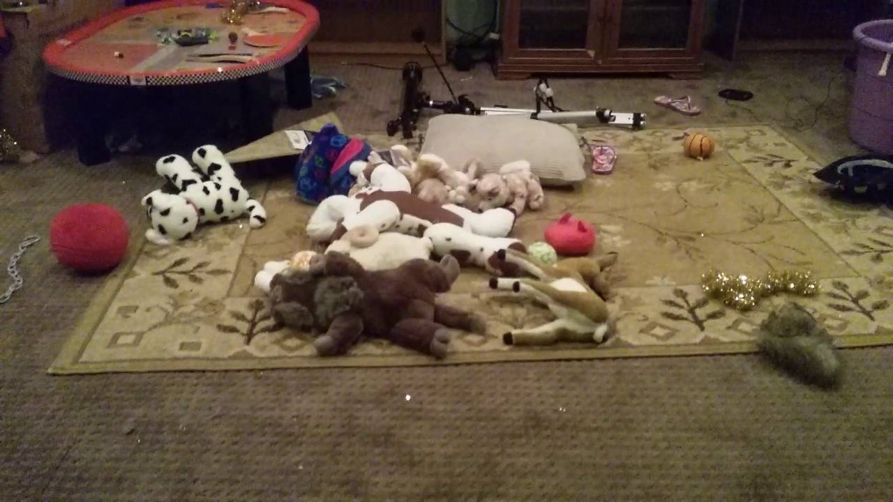 Stuffy Pillow War!!!! - YouTube